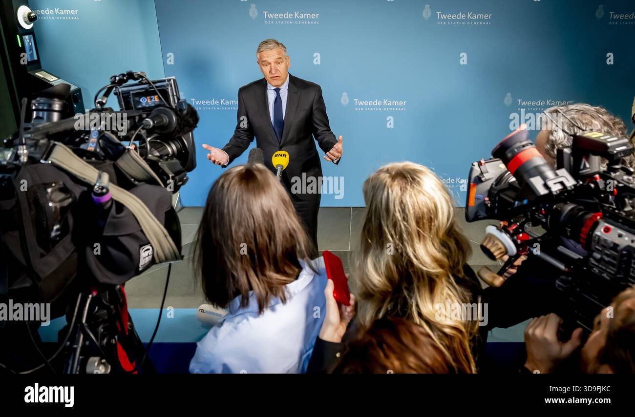 THE HAGUE - Informateur Sybrand Buma continues to speak with party ...