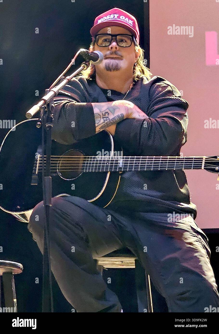 Hardy on stage for New Country 101-FIVE Close Up Concert, The Eastern ...