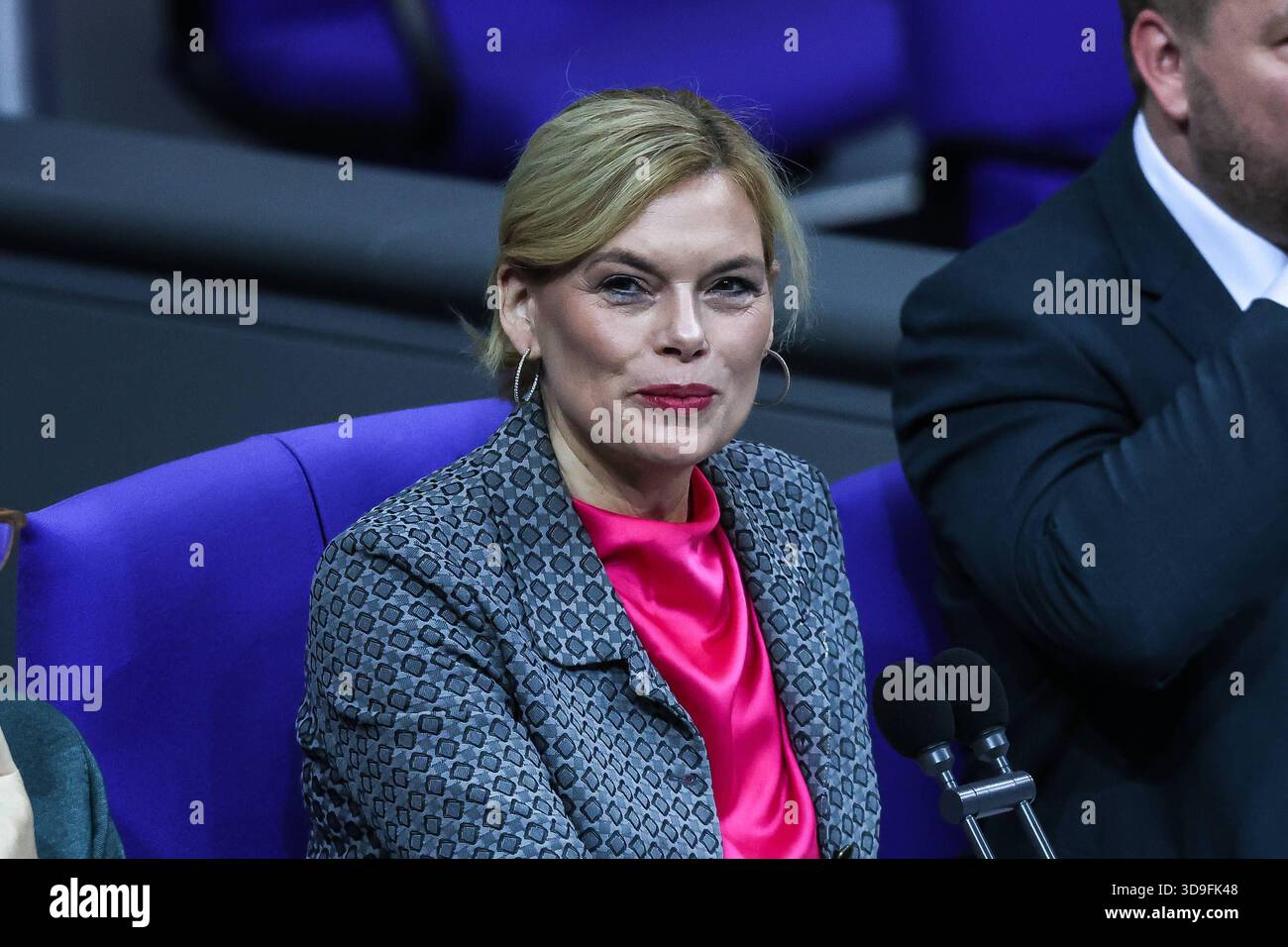 Politik - Deutscher Bundestag - 48. Bundestagssitzung 05.12.2025 ...