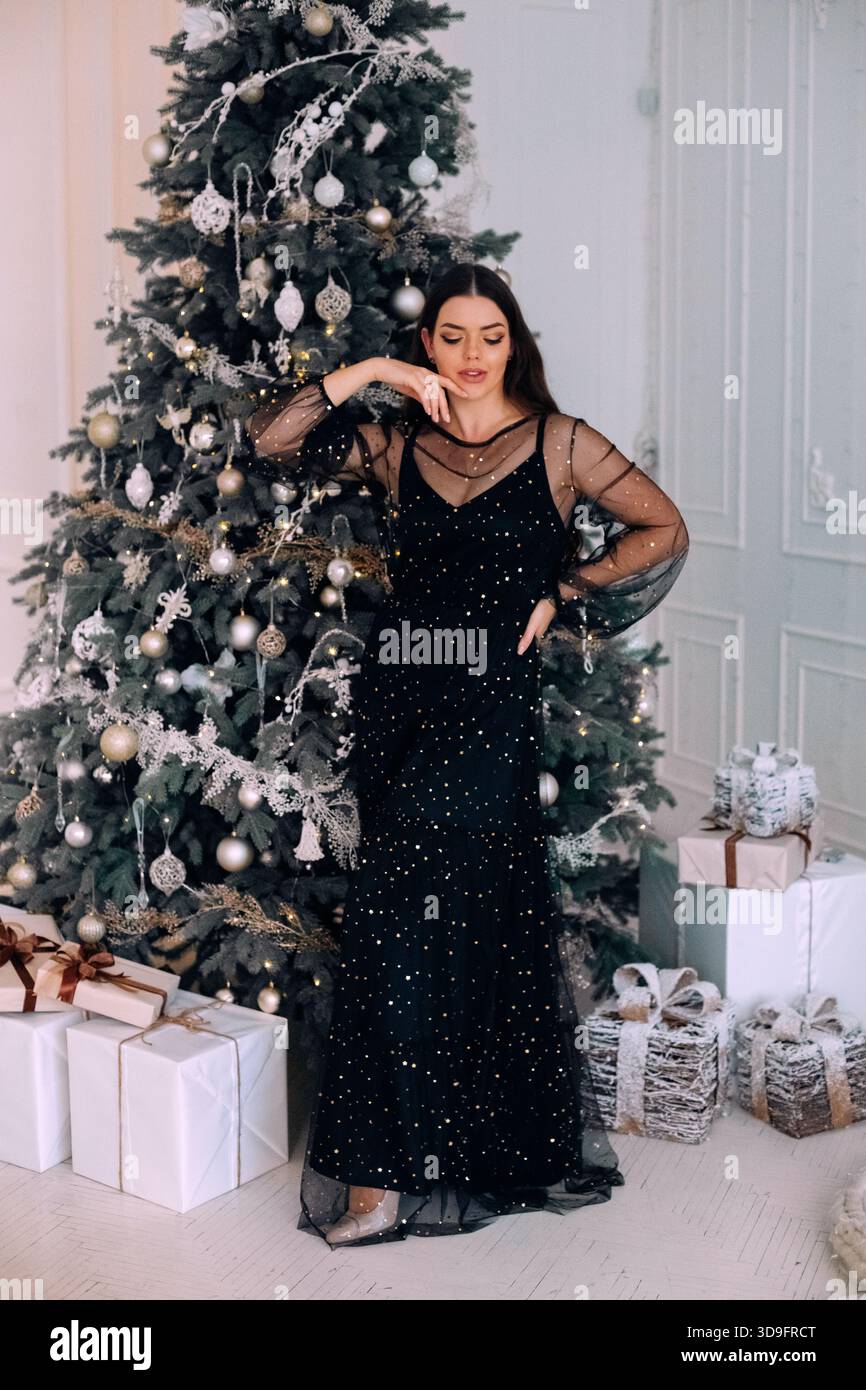 Beautiful woman poses sparkling hi-res stock photography and images - Alamy