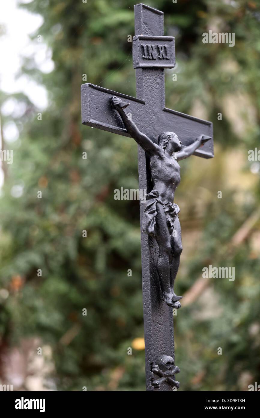 Sign skull symbol inscription hi-res stock photography and images - Alamy