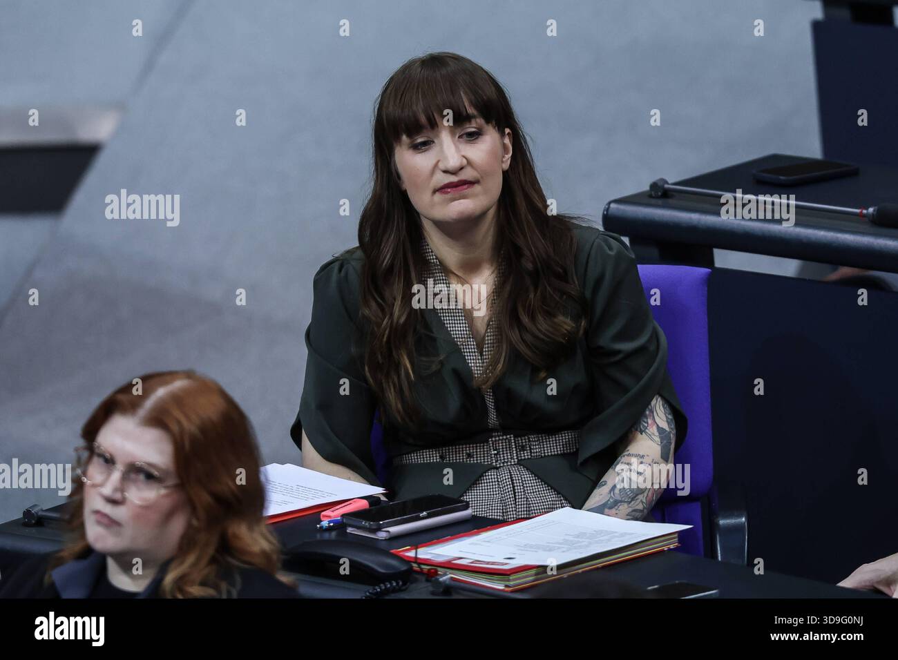 Politik - Deutscher Bundestag - 48. Bundestagssitzung 05.12.2025 ...