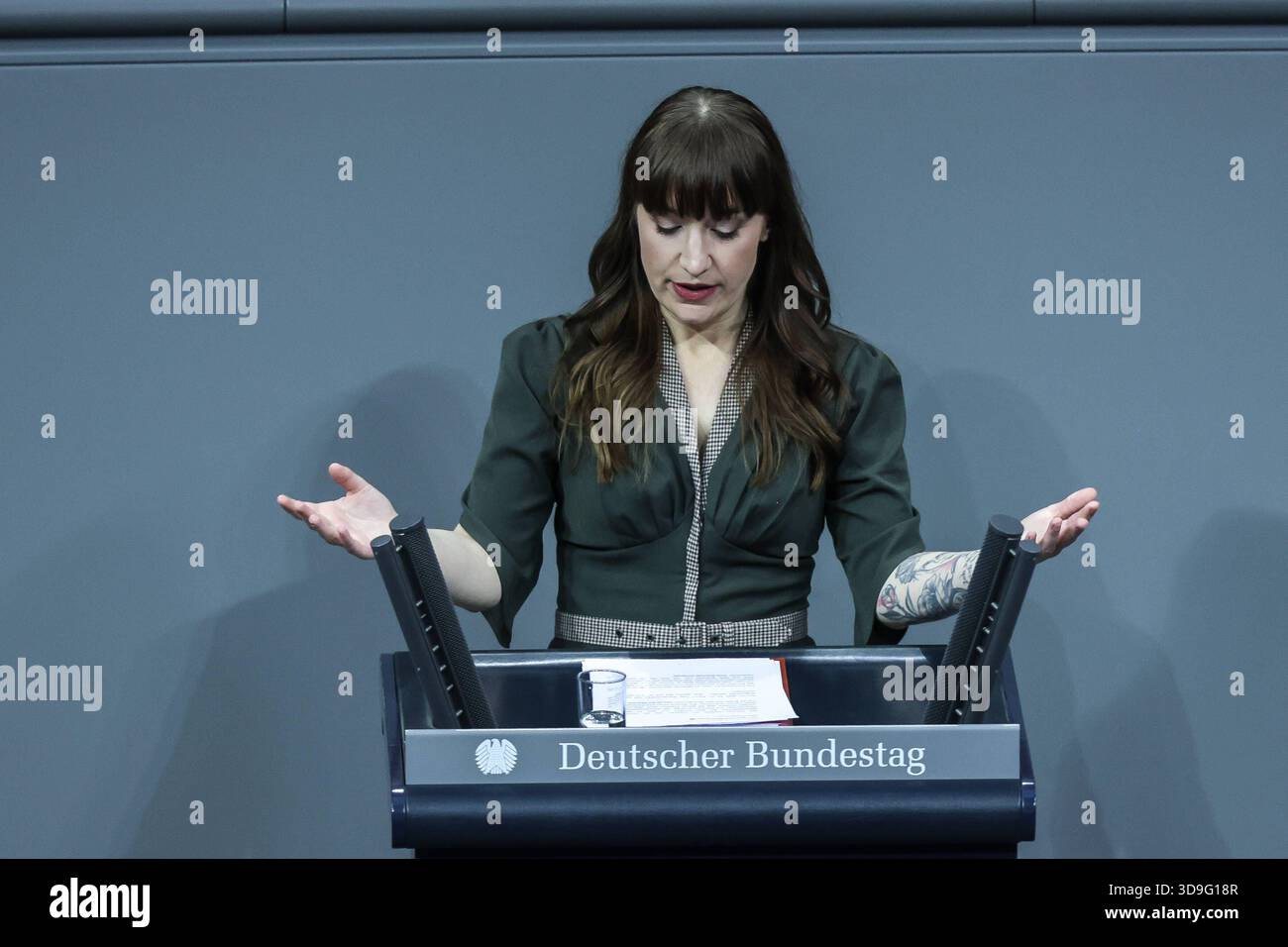 Politik - Deutscher Bundestag - 48. Bundestagssitzung 05.12.2025 ...