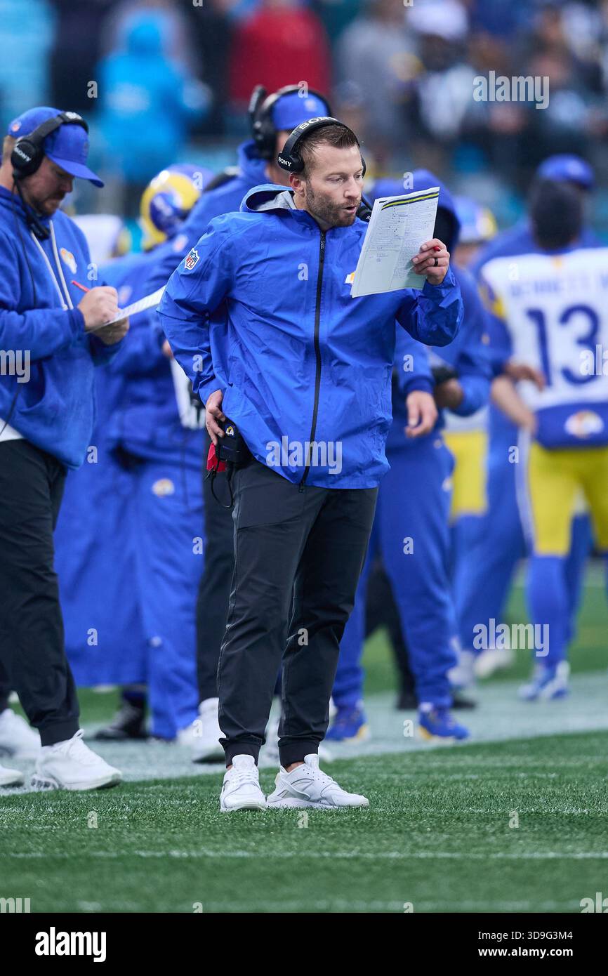 Los Angeles Rams head coach Sean McVay calls a play during an NFL ...