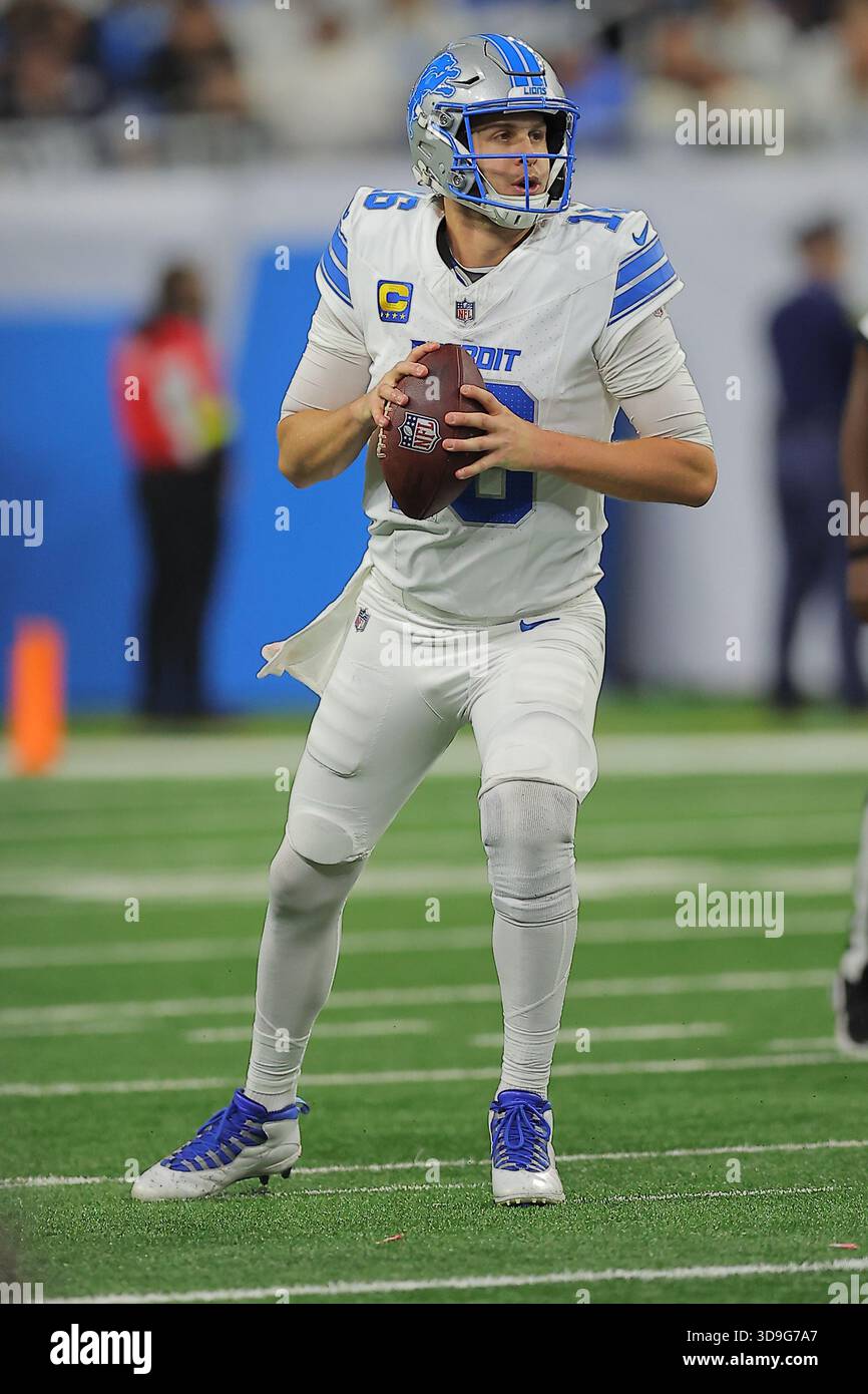Detroit Lions quarterback Jared Goff (16) drops back to throw during an ...
