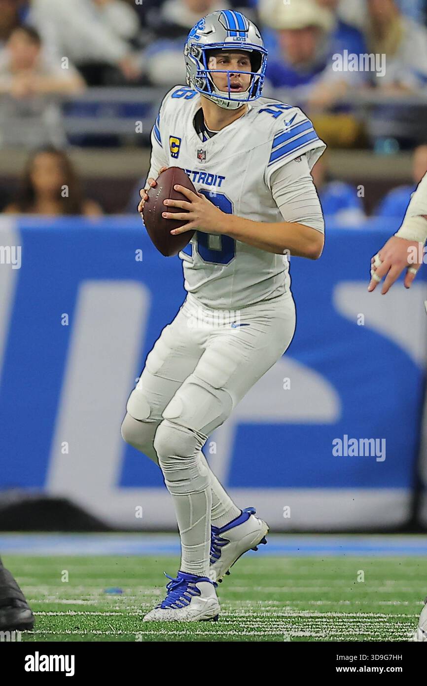 Detroit Lions quarterback Jared Goff (16) drops back to throw during an ...