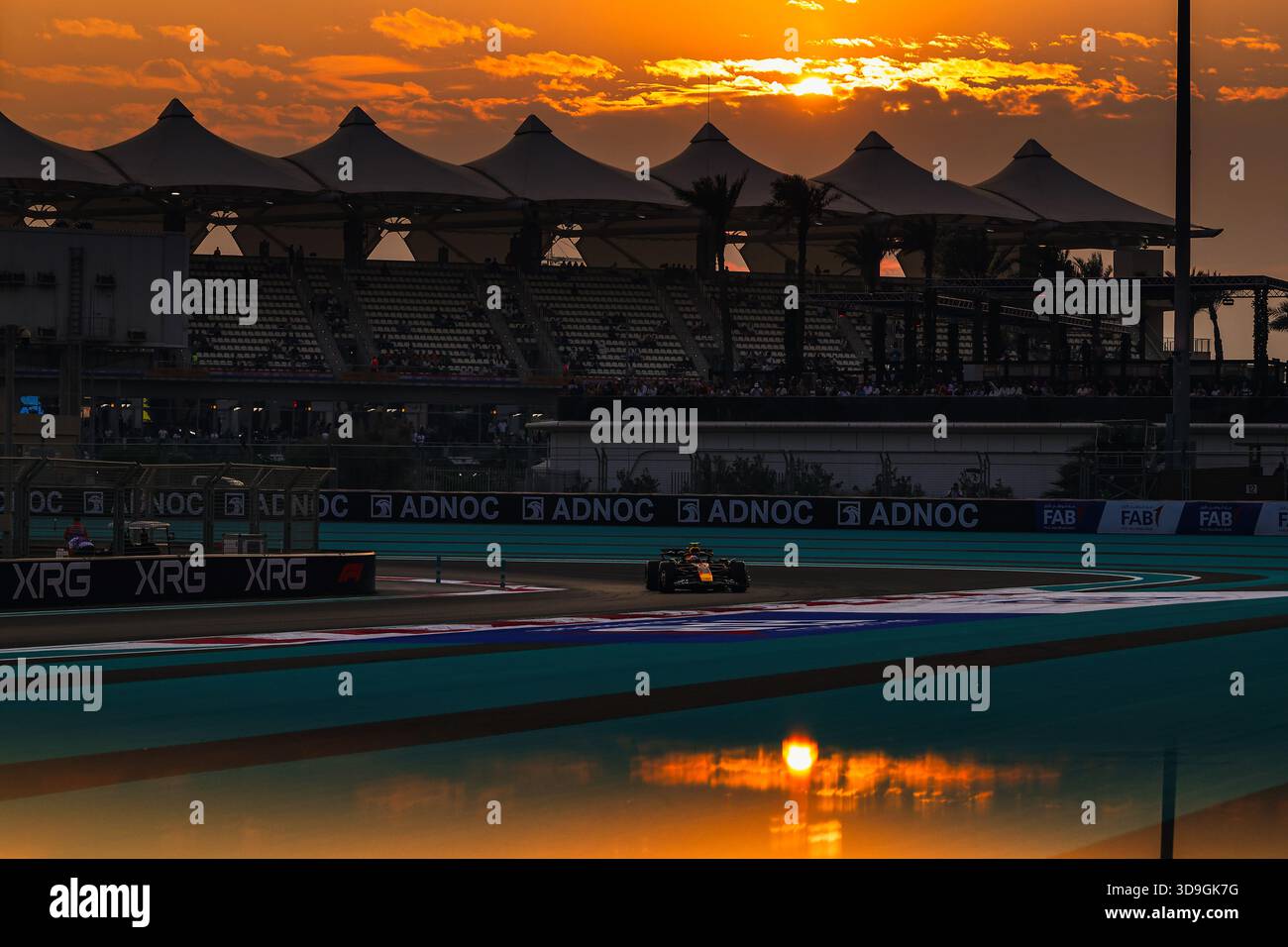 December 22 2025 red hi-res stock photography and images - Alamy