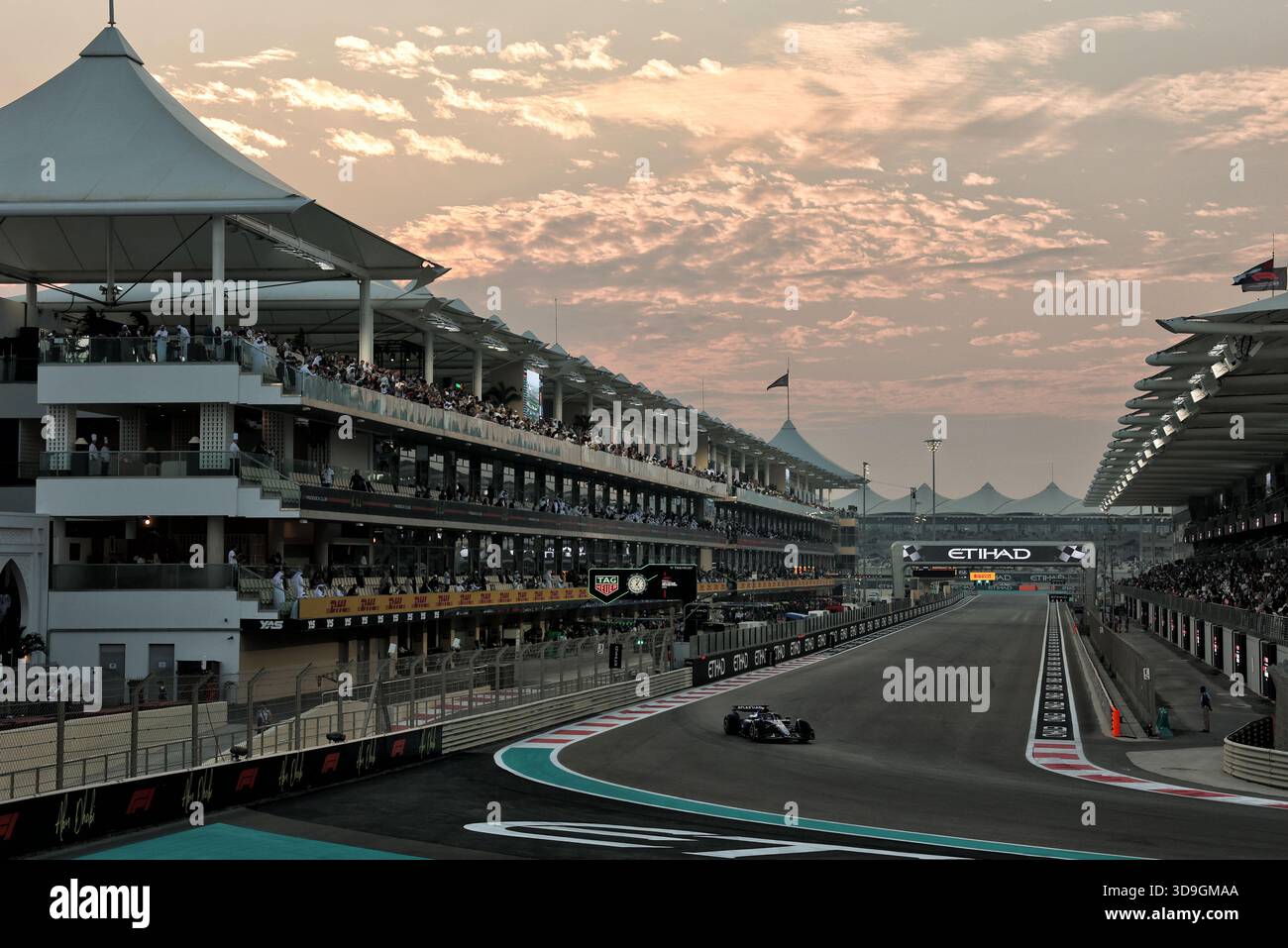 Alexander Albon (THA) Atlassian Williams Racing FW47. 05.12.2025 ...