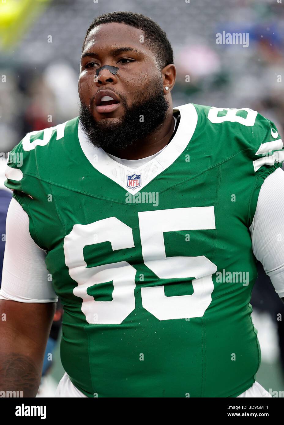 New York Jets guard Xavier Newman (65) before an NFL football game ...