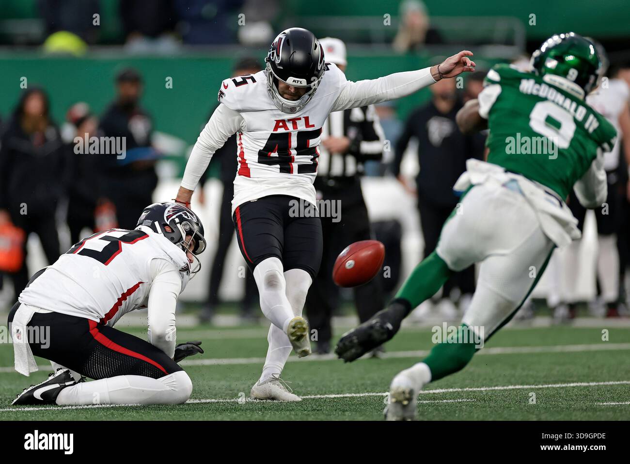 Atlanta Falcons place kicker Zane Gonzalez (45) during an NFL football ...