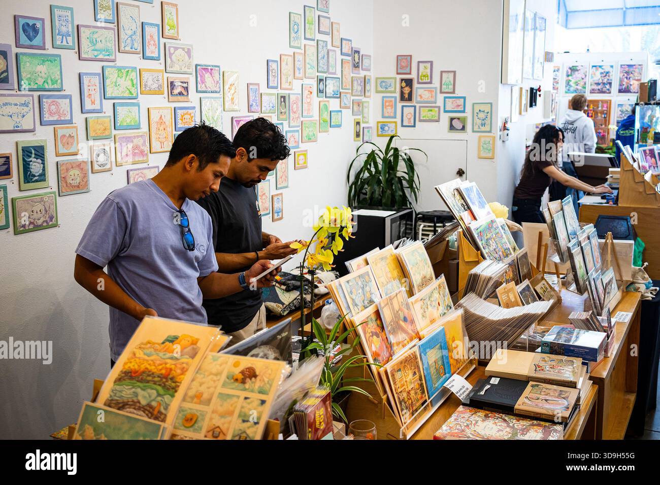 Art store gallery graphic hi-res stock photography and images - Alamy