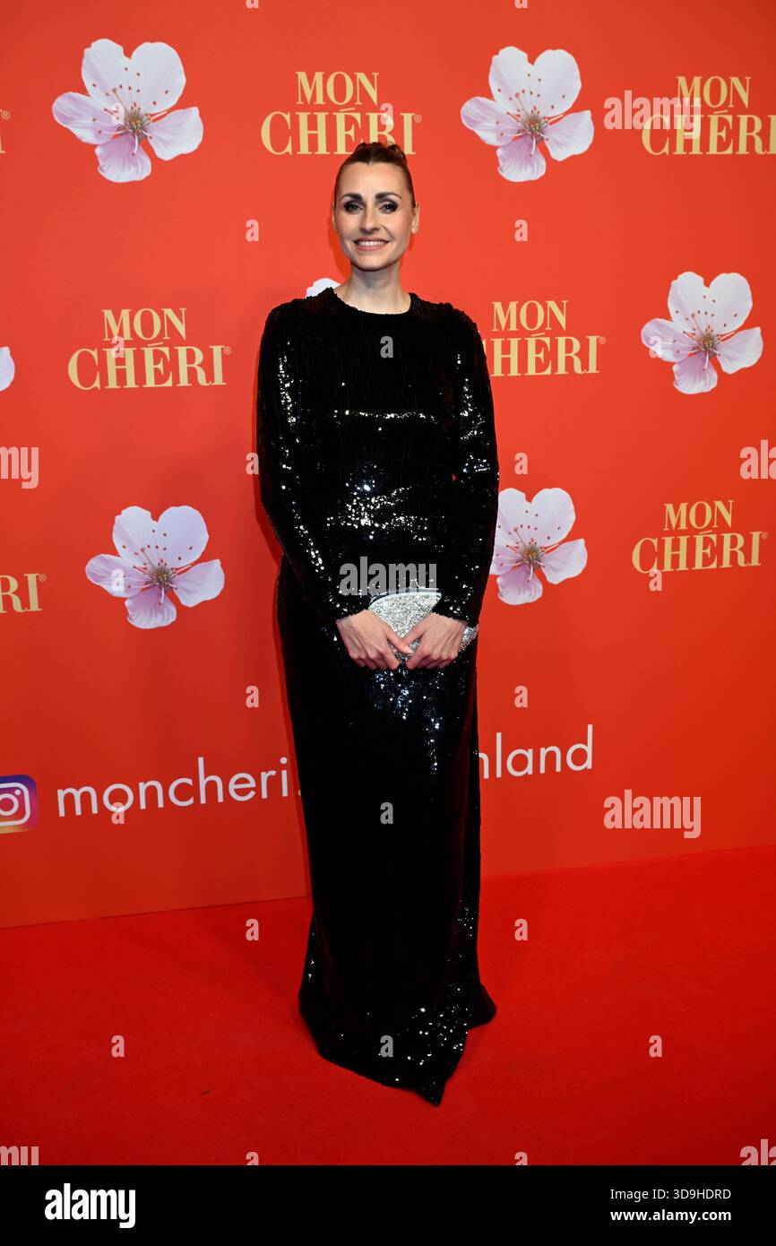04 December 2025, Bavaria, Munich: Bella Lesnik walks the red carpet at ...