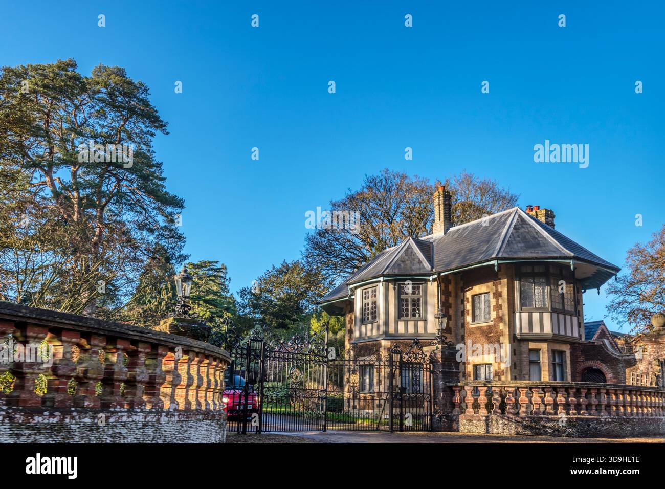 Golden jubilee gates hi-res stock photography and images - Alamy
