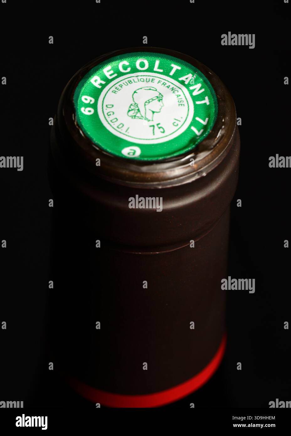 Green wine capsule france hi-res stock photography and images - Alamy