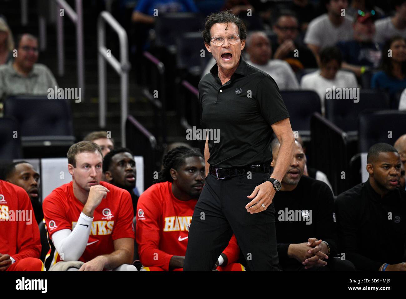 Atlanta Hawks head coach Quin Snyder, center, argues with an official ...