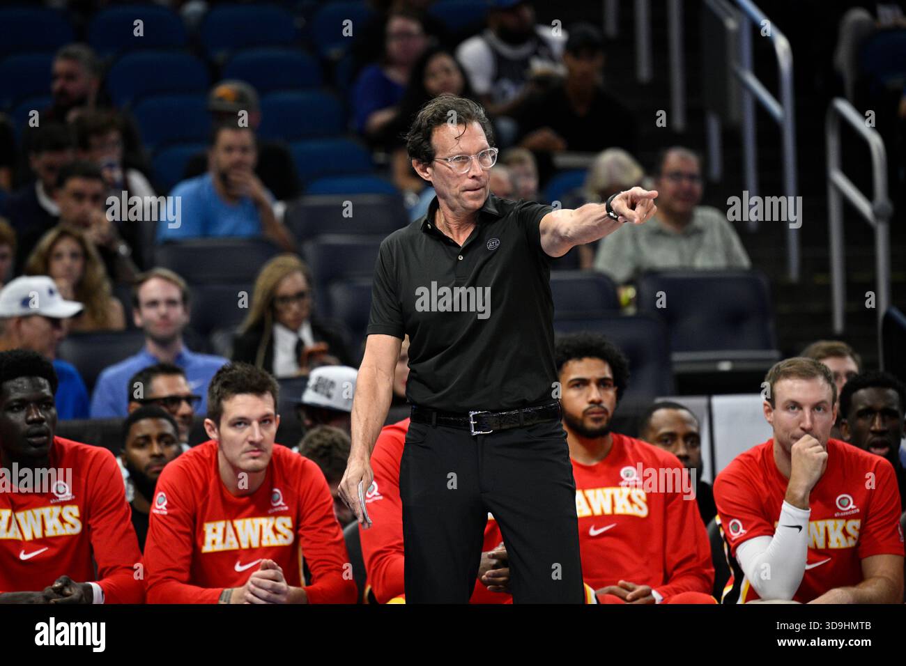 Atlanta Hawks head coach Quin Snyder, center, argues with an official ...