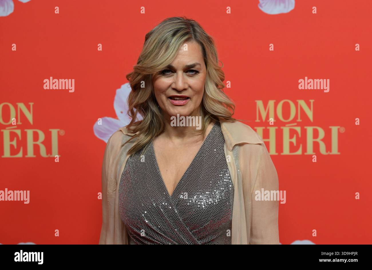 04 December 2025, Bavaria, Munich: Gesine Cukrowski walks the red ...