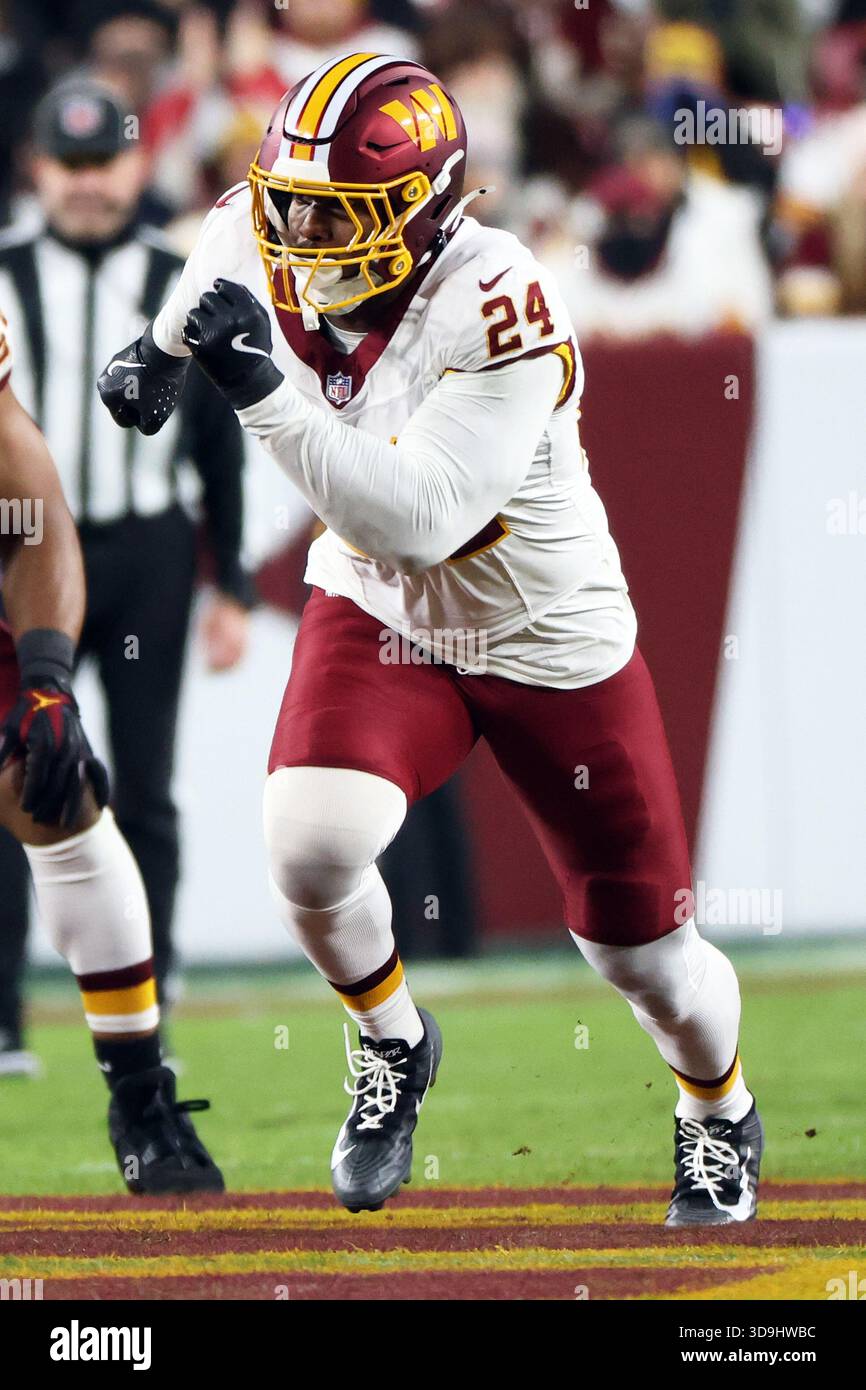 Washington Commanders outside linebacker Von Miller (24) rushes during ...