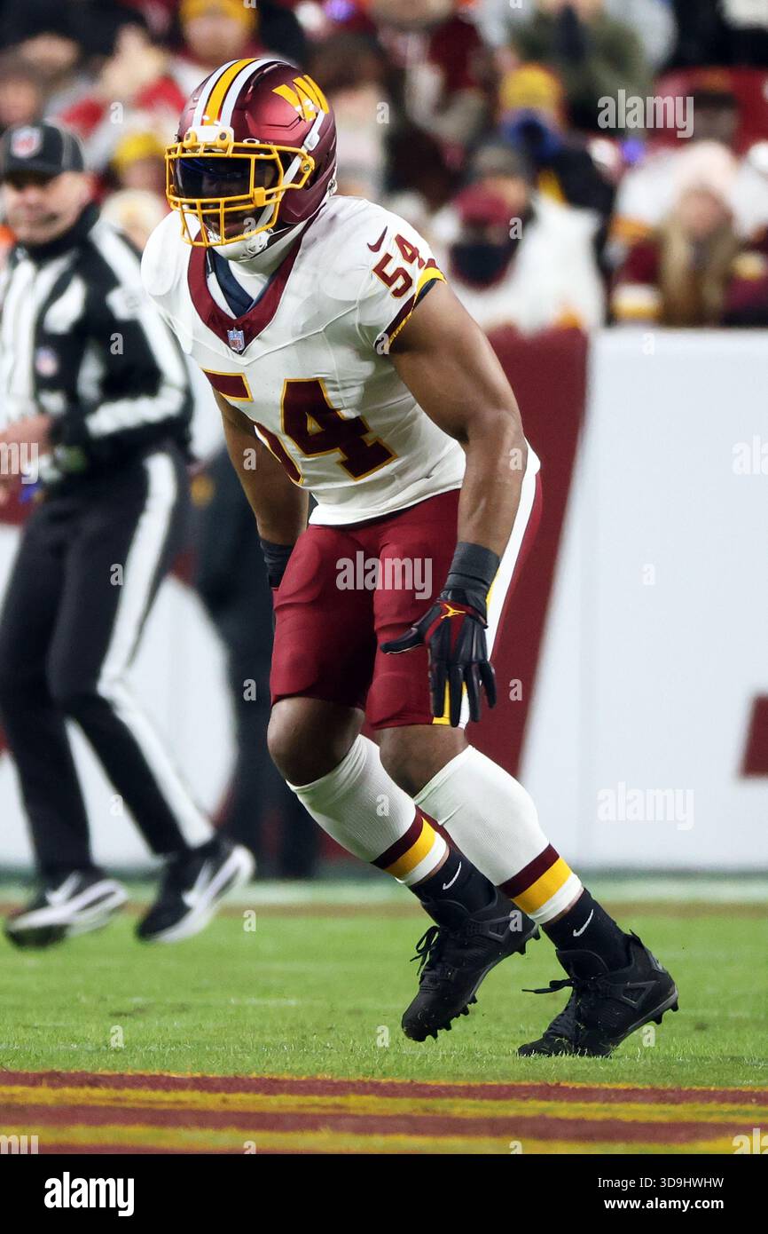 Washington Commanders middle linebacker Bobby Wagner (54) rushes during ...