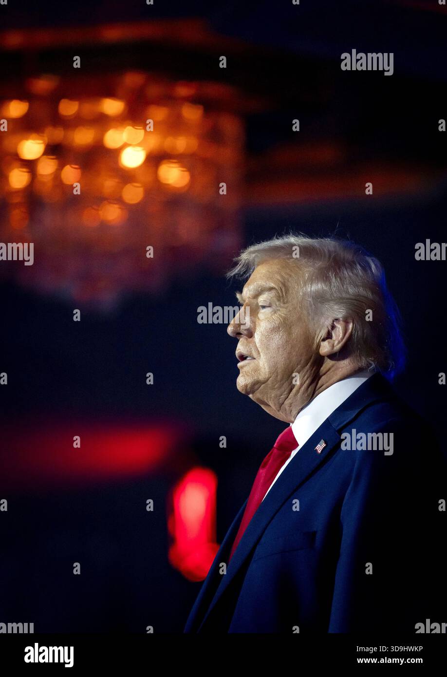 Donald trump side view hi-res stock photography and images - Alamy