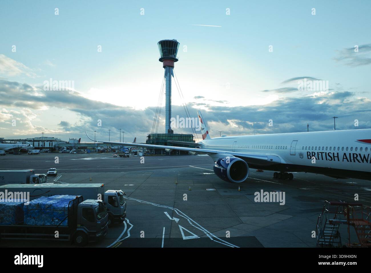 London, UK. 03rd Dec, 2025. A view of the tarmac and air traffic ...