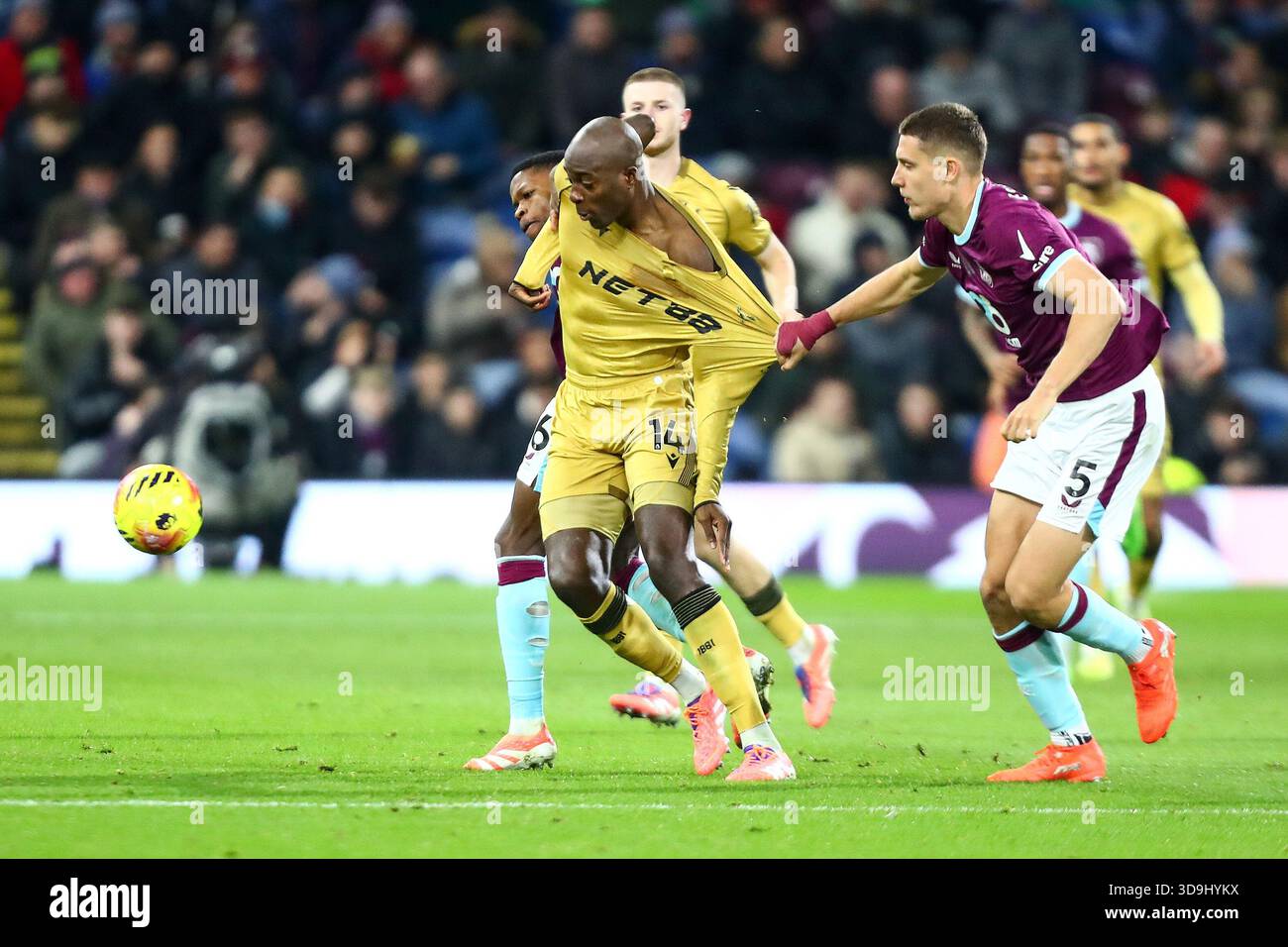 Jean-Philippe Mateta of Crystal Palace battles with Maxime Estève of ...
