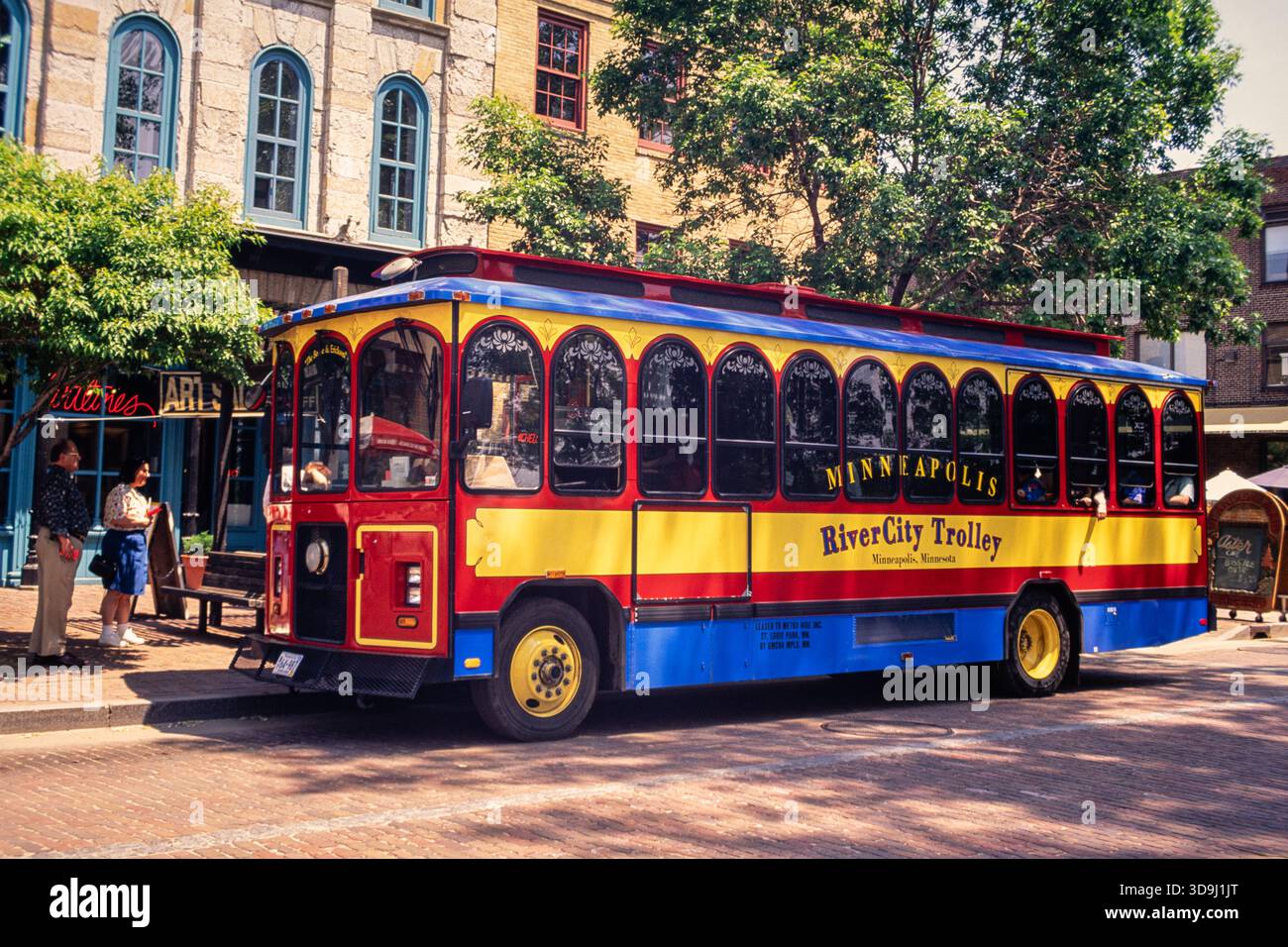 Minneapolis River City Trolley bus, public transport in Minneapolis ...