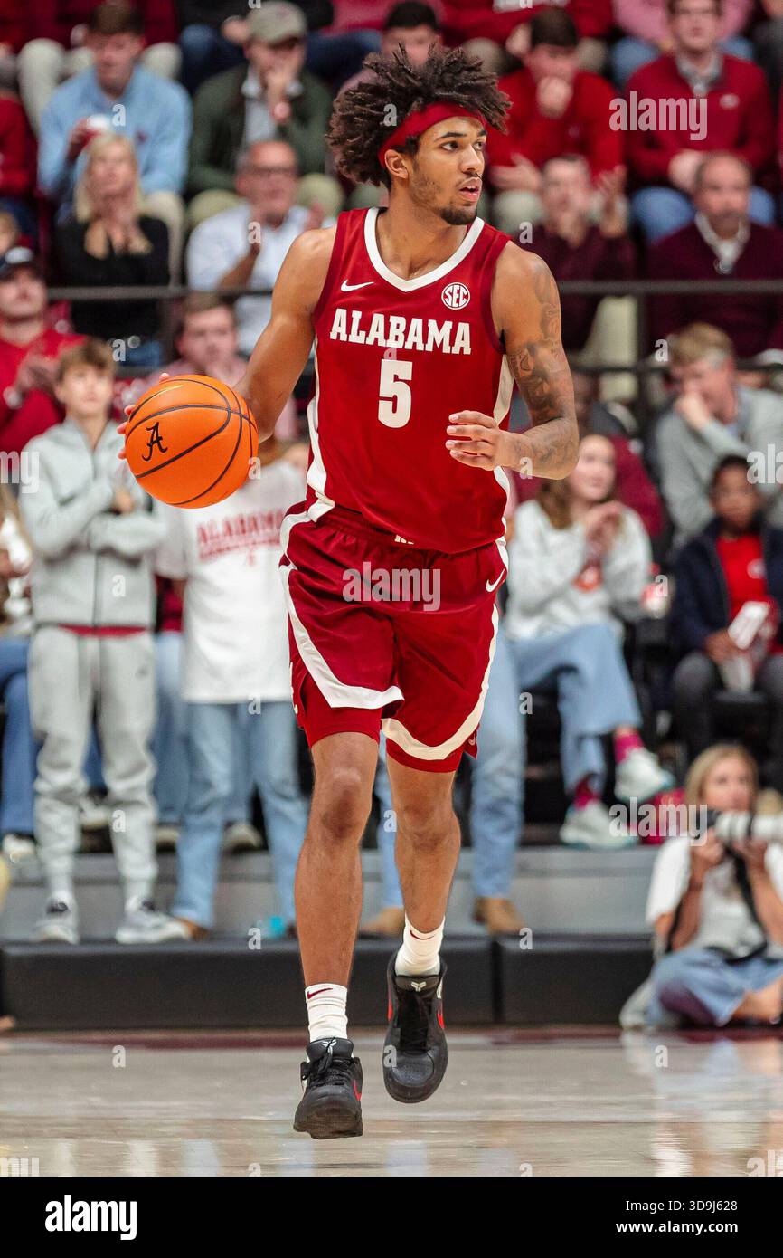 Alabama forward Amari Allen (5) plays against Clemson during the second ...