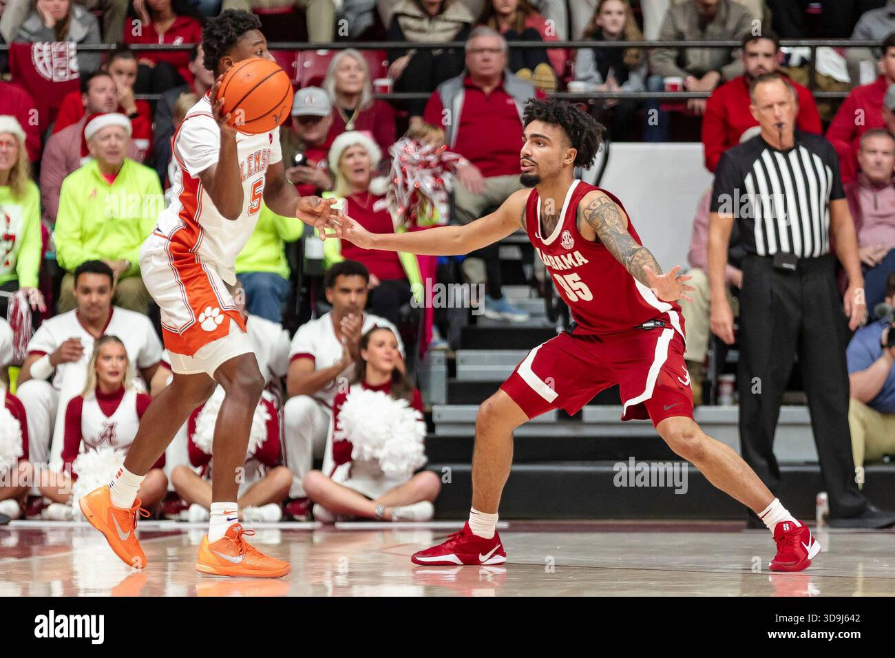 Alabama center Noah Williamson (15) guards Clemson guard Zac Foster (5 ...