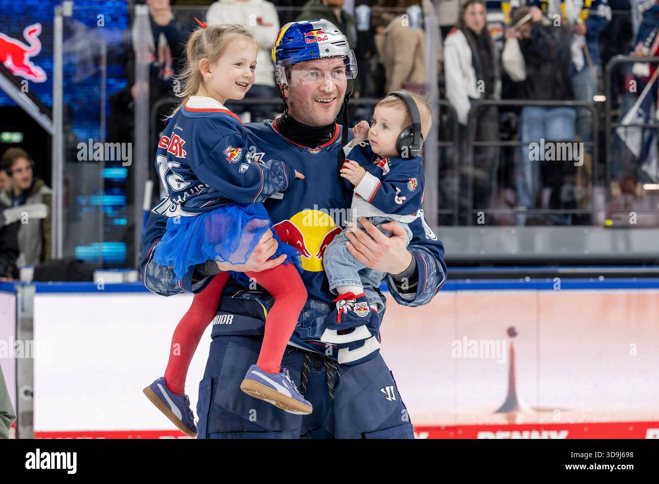 Conrad Abeltshauser (EHC Red Bull Munich, #16) is happy with his youth ...