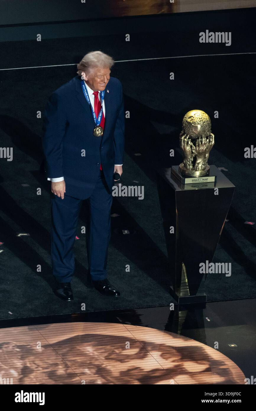 FIFA President Gianni Infantino presents Peace Prize to President ...