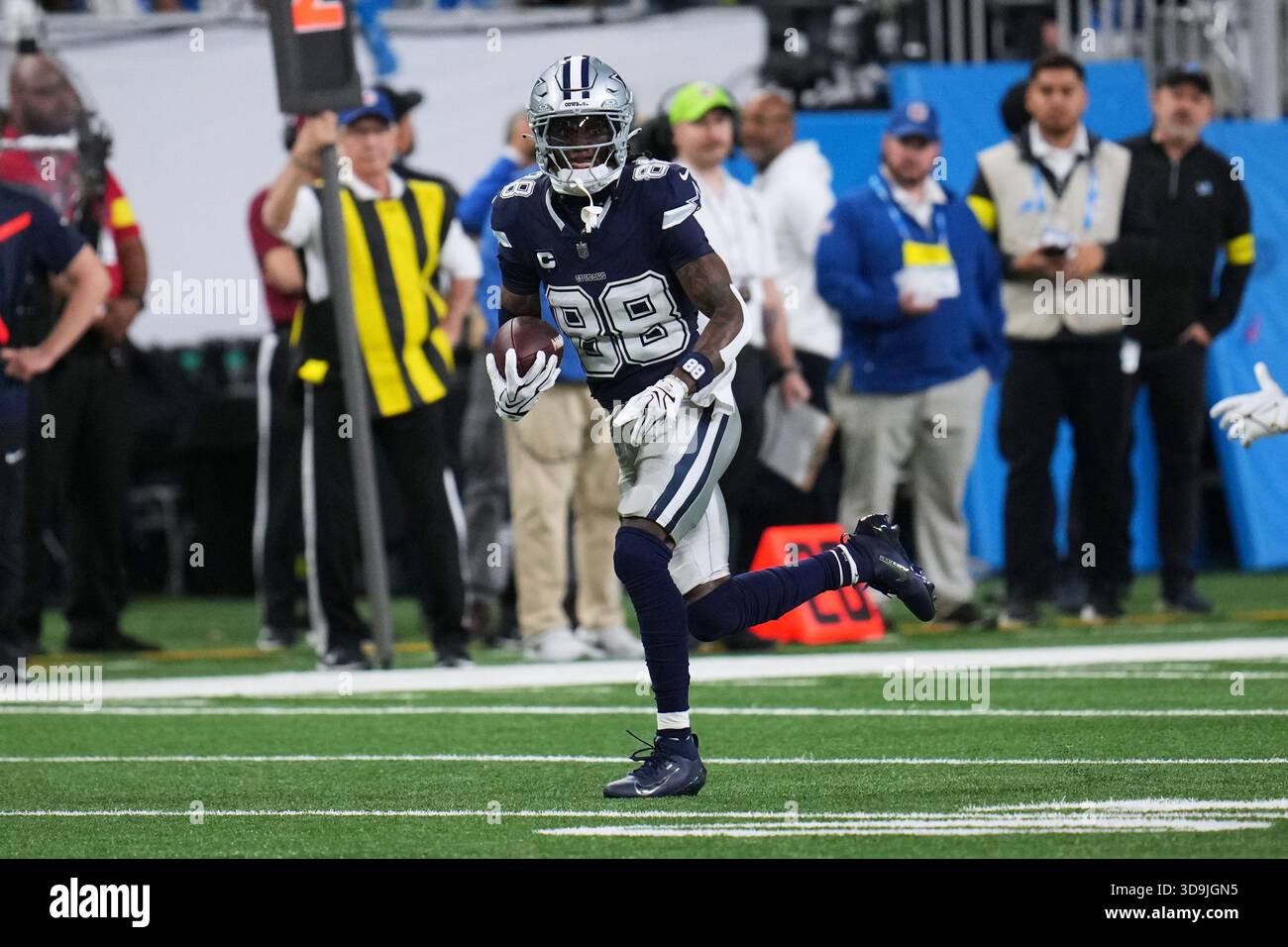 Dallas Cowboys wide receiver Ceedee Lamb (88) runs after a catch ...