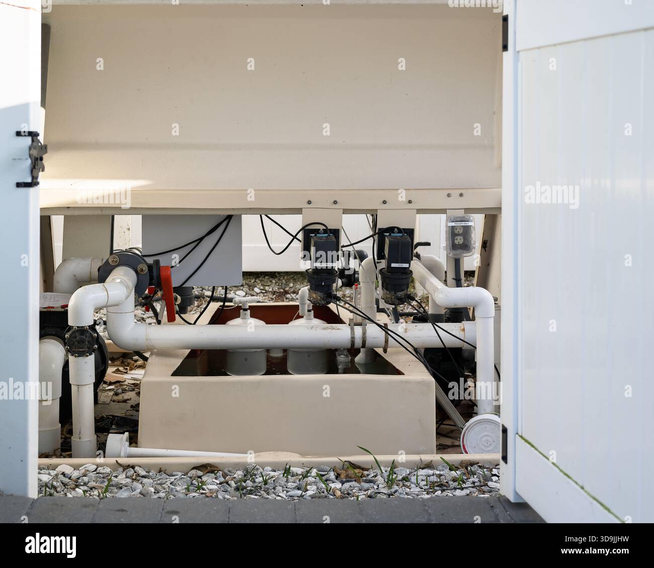 A powerful in ground pool pump and filtration system Stock Photo - Alamy