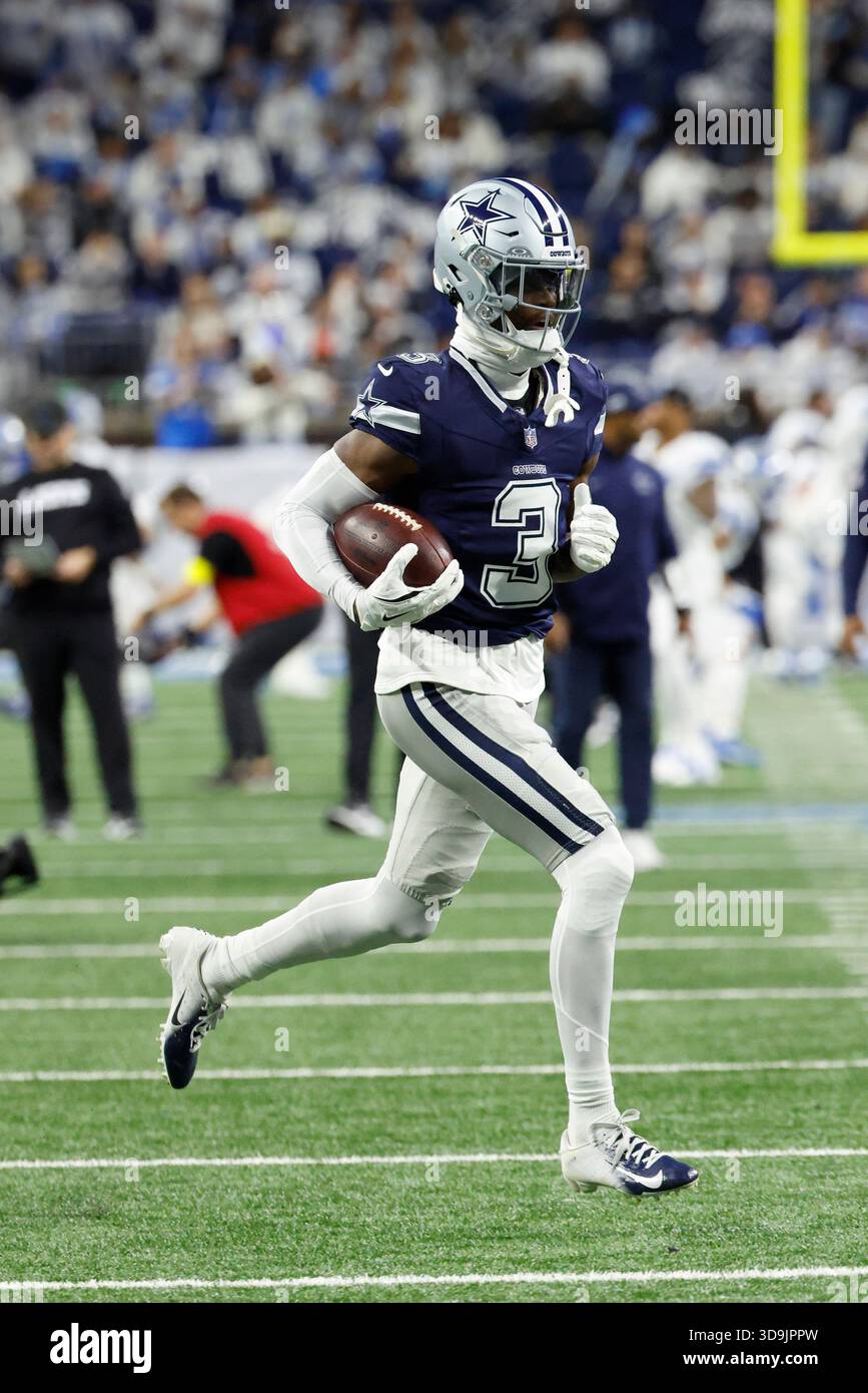 Dallas Cowboys wide receiver George Pickens (3) warms up against the ...