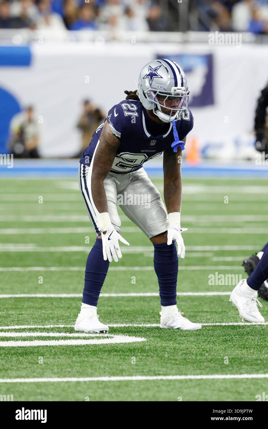 Dallas Cowboys running back Malik Davis (21) pursues a play on defense ...