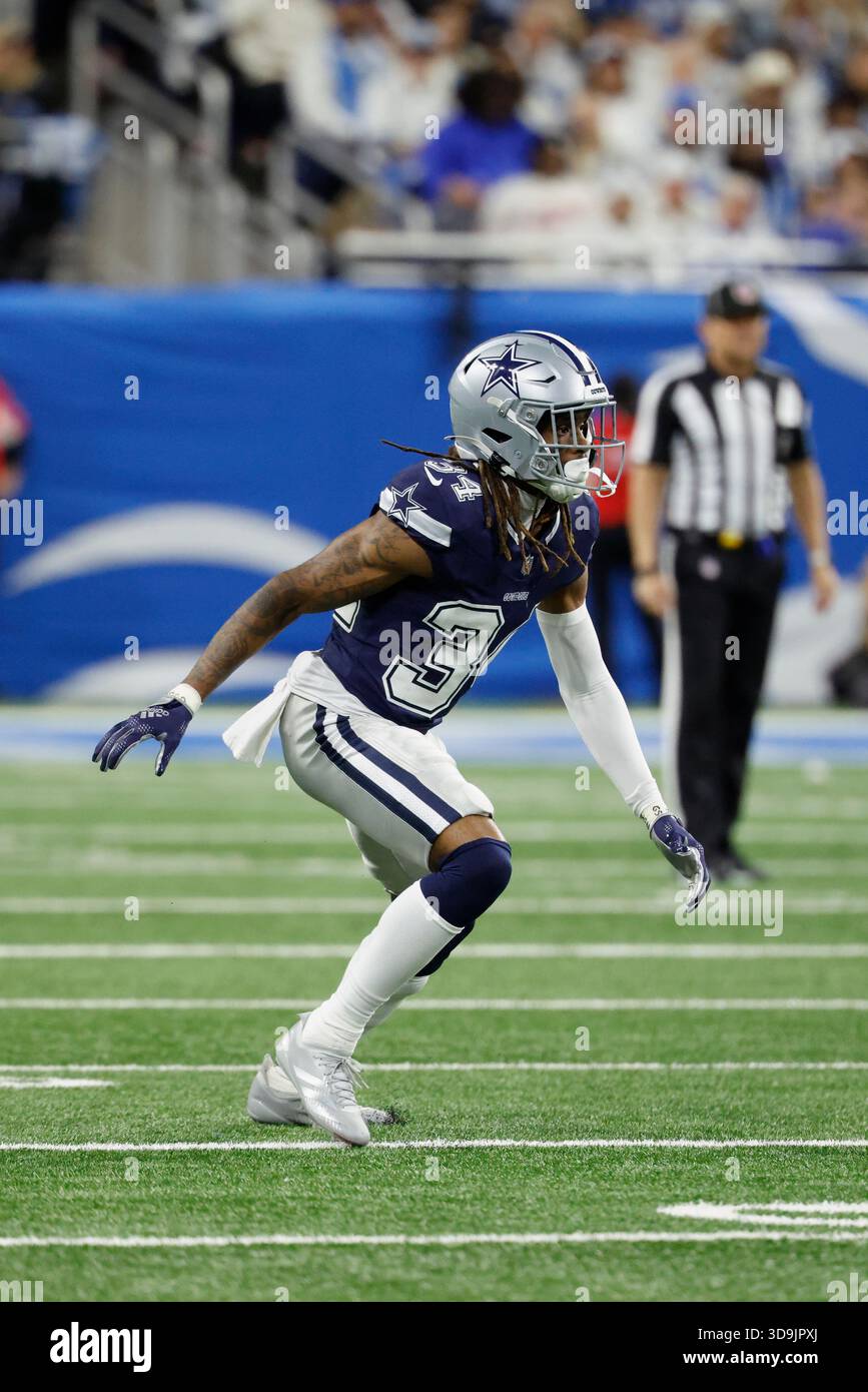 Dallas Cowboys cornerback Shavon Revel Jr. (34) pursues a play on ...
