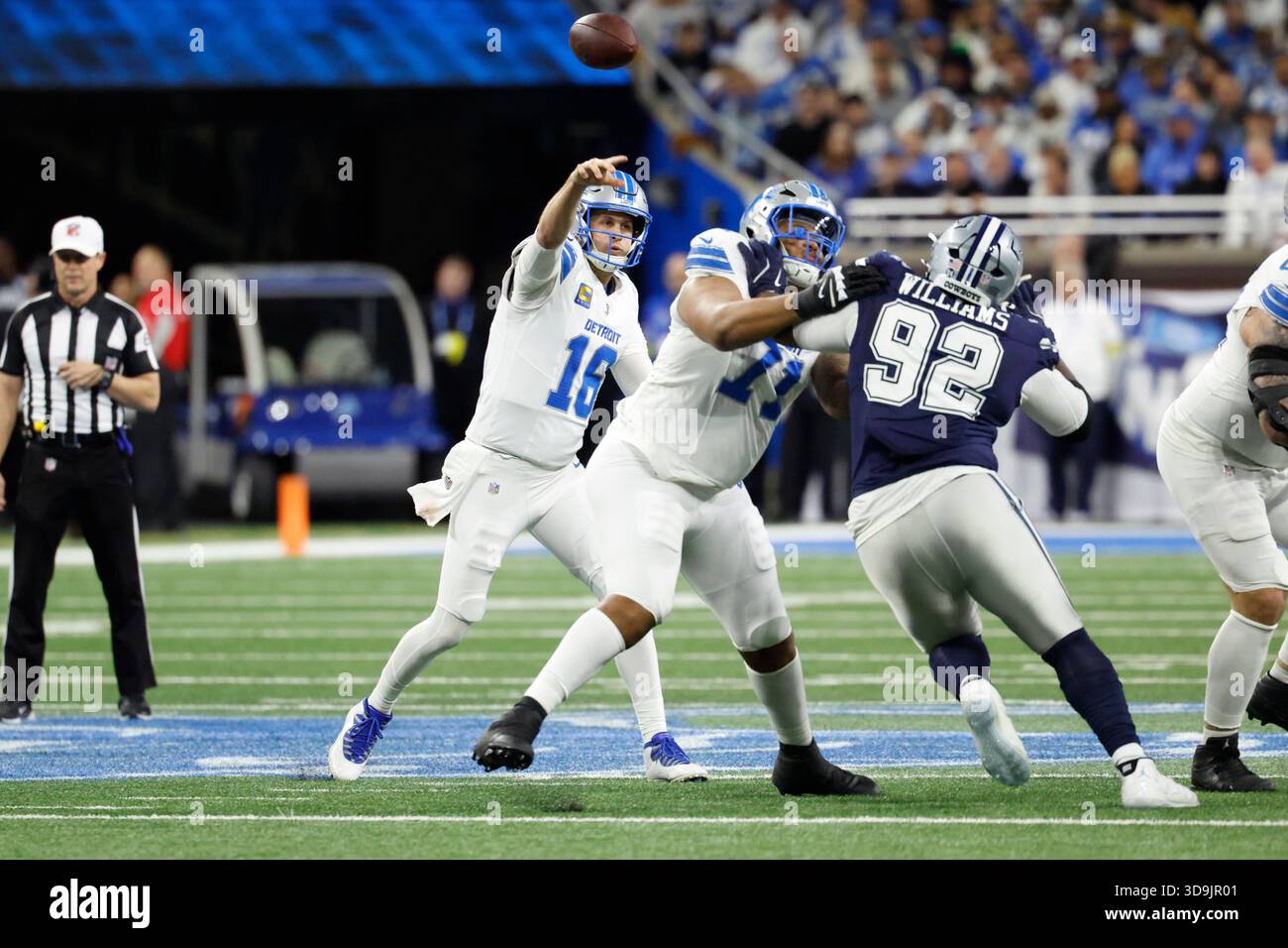 Detroit Lions quarterback Jared Goff (16) passes against the Dallas ...