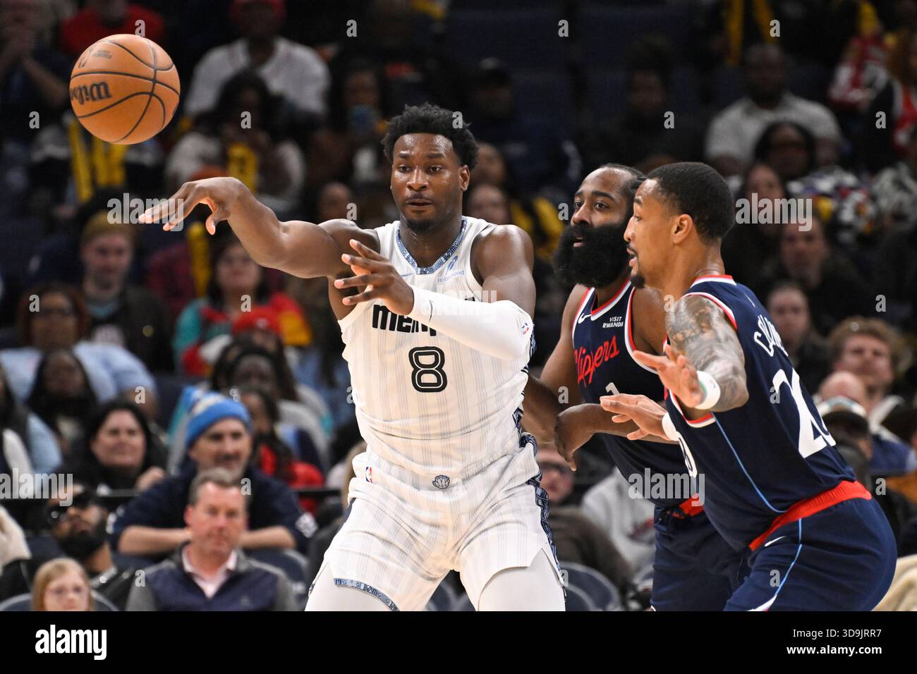Memphis Grizzlies' Jaren Jackson Jr. (8) passes as Los Angeles Clippers ...