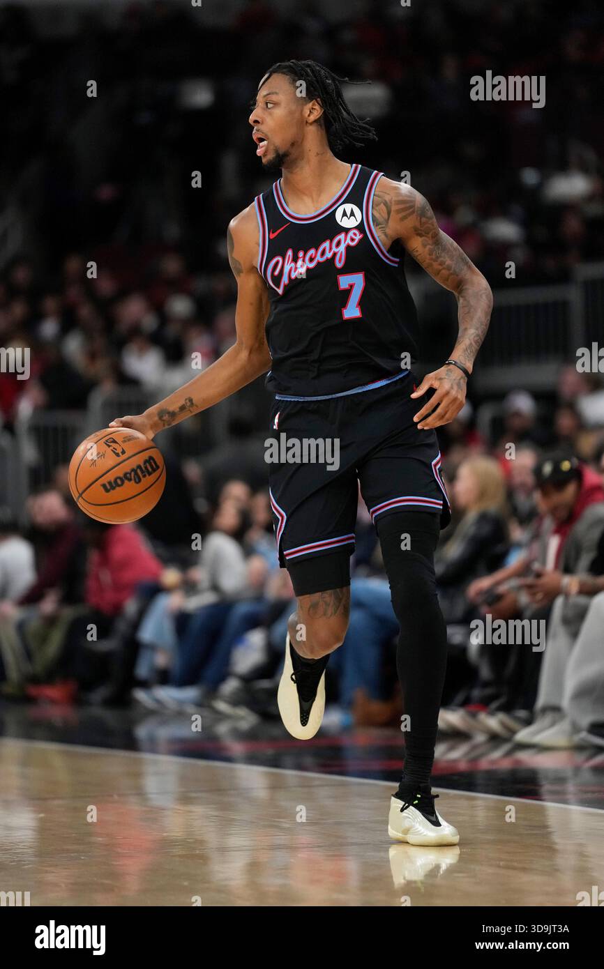 Chicago Bulls forward Dalen Terry (7) handles the ball during the first ...