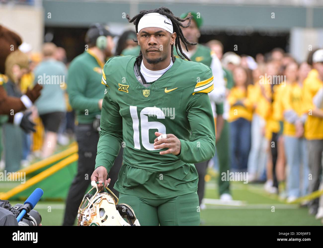 November 29, 2025 Baylor Bears safety Kendrick Simpkins (16) jogs out ...
