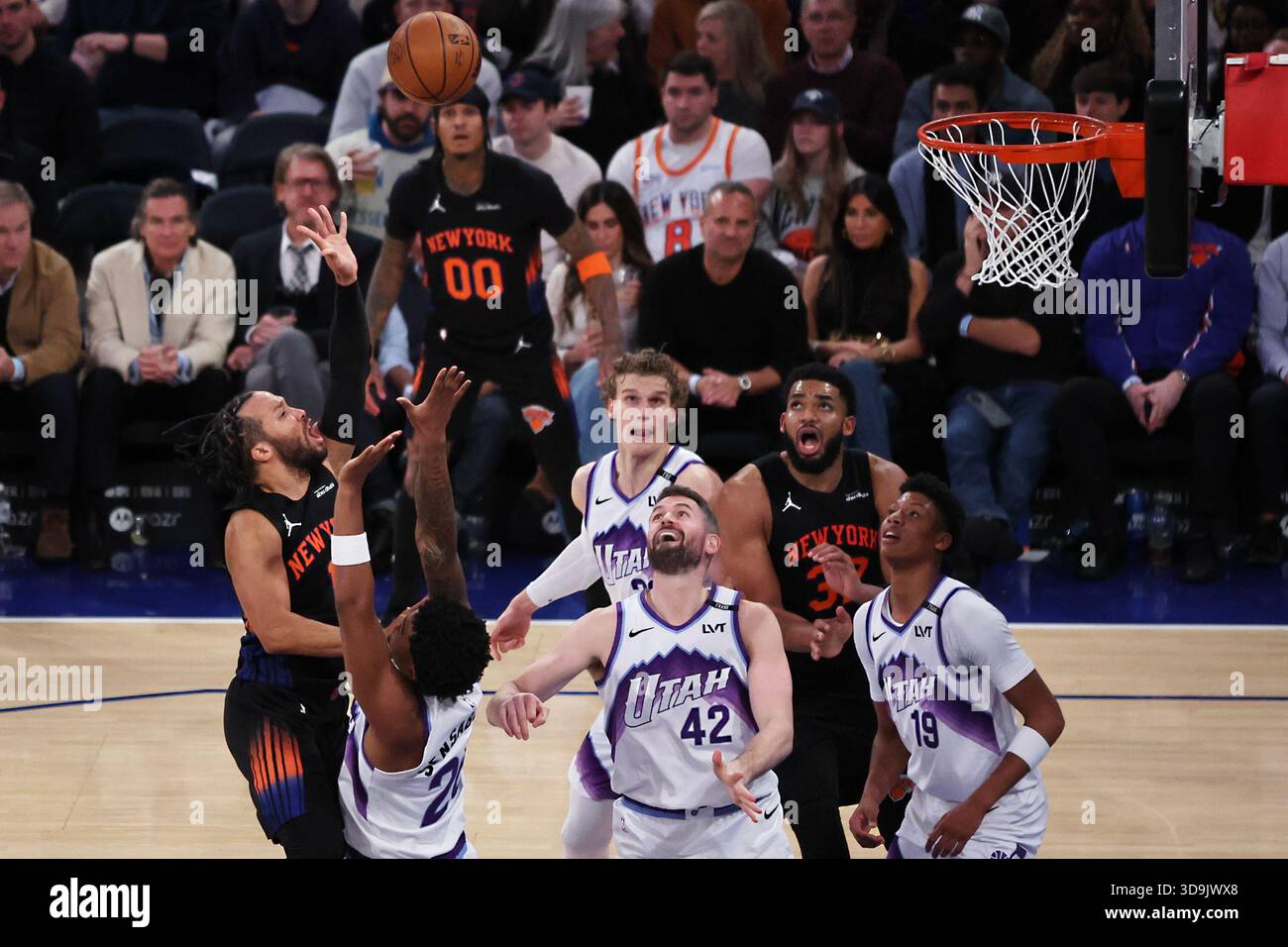 New York Knicks guard Jalen Brunson, left, shoots over Utah Jazz ...