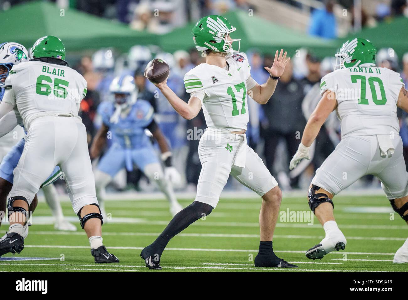 North Texas quarterback Drew Mestemaker (17) looks to throw against ...