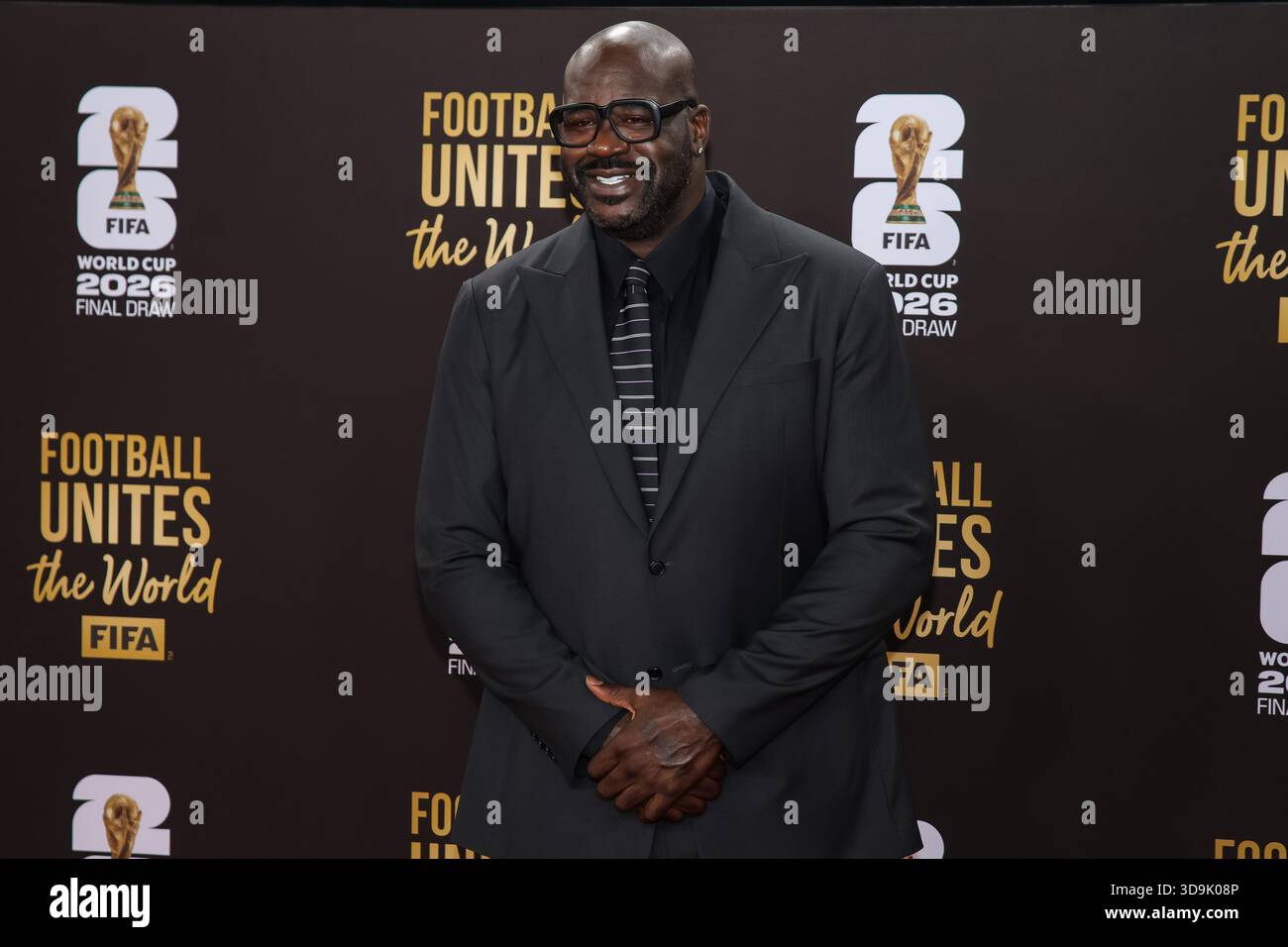 Draw assistant Shaquille O’Neal poses on the red carpet at the FIFA ...