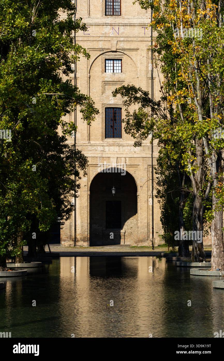 Majestic historic building stands hi-res stock photography and images ...