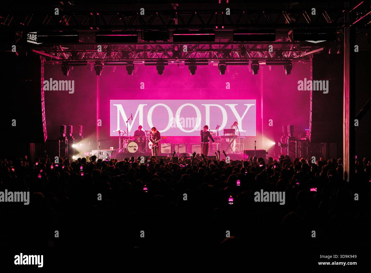 Milan italy december 2025 people hi-res stock photography and images ...