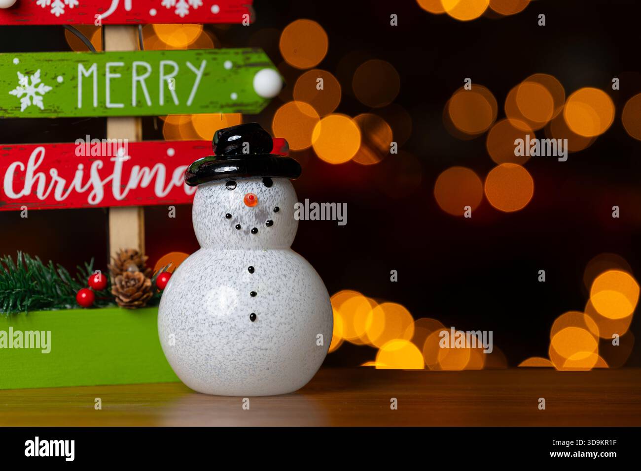 Wood slice snowman hi-res stock photography and images - Alamy