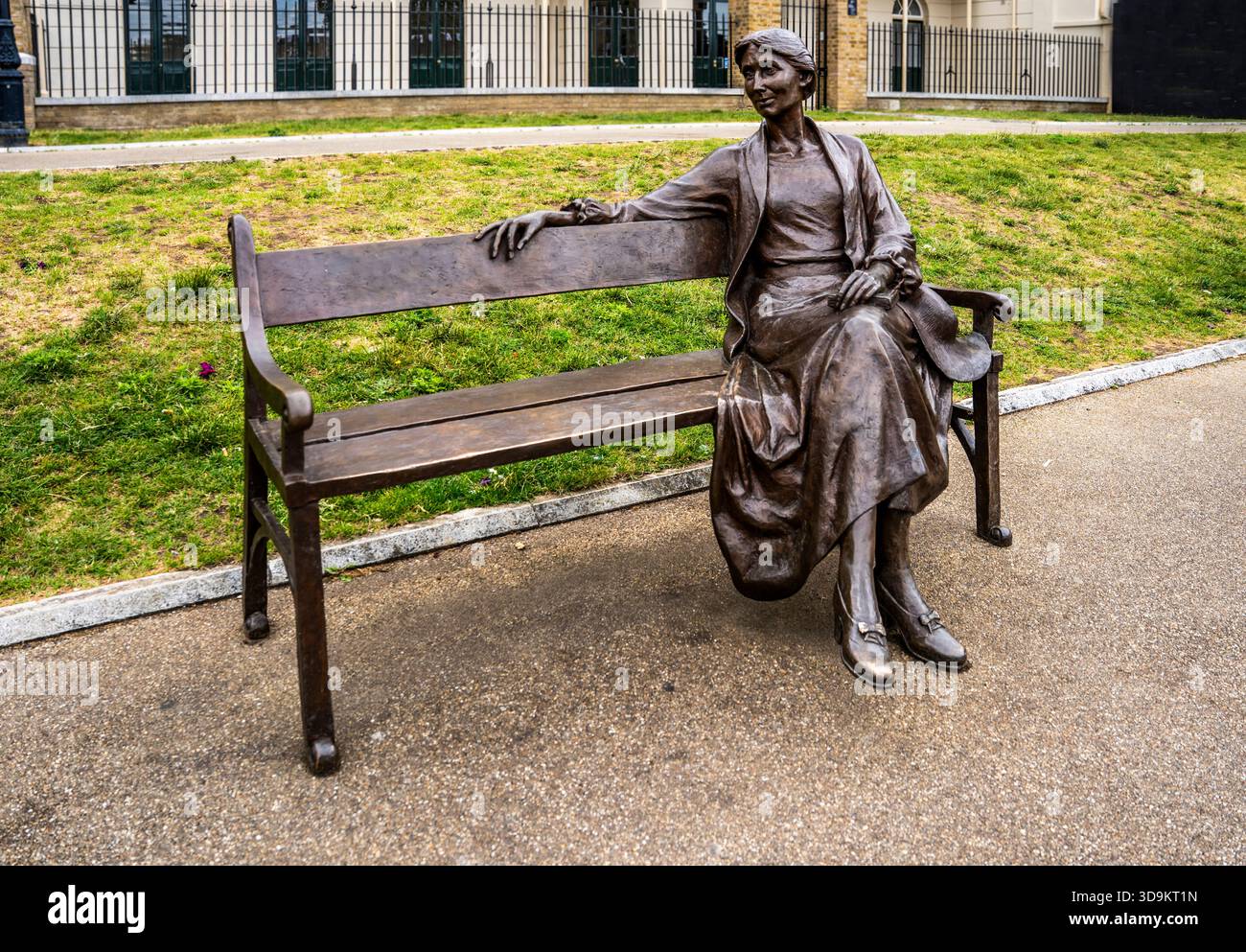 Life-size bronze statue of writer Virginia Woolf on a bench by the ...