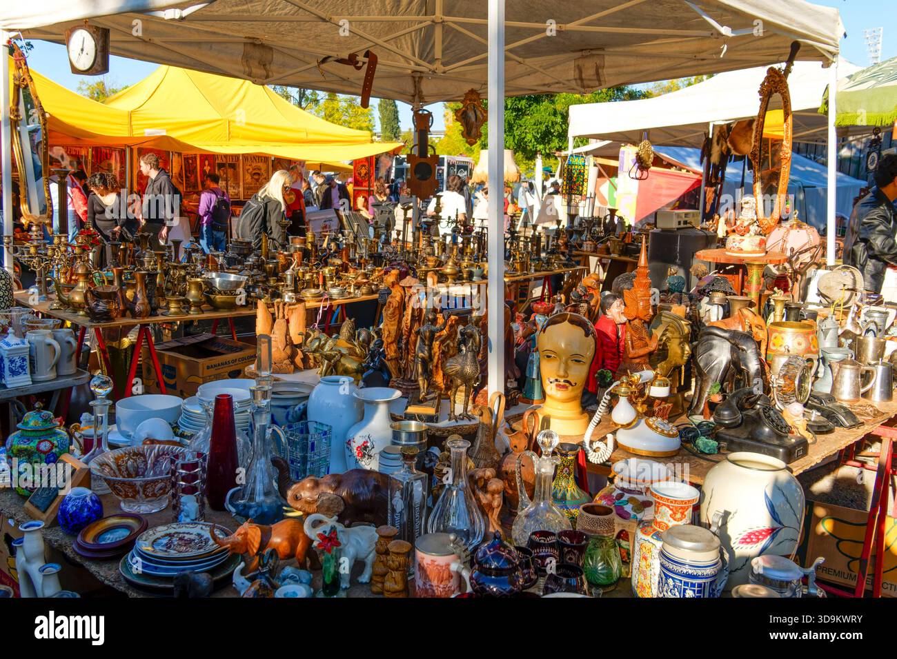 Mauerpark in Prenzlauer Berg, Flohmarkt, Berlin Mauerpark in Prenzlauer ...