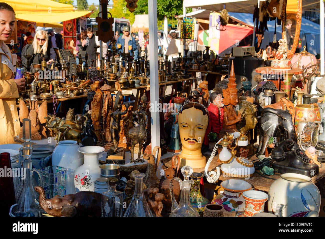 Mauerpark in Prenzlauer Berg, Flohmarkt, Berlin Mauerpark in Prenzlauer ...
