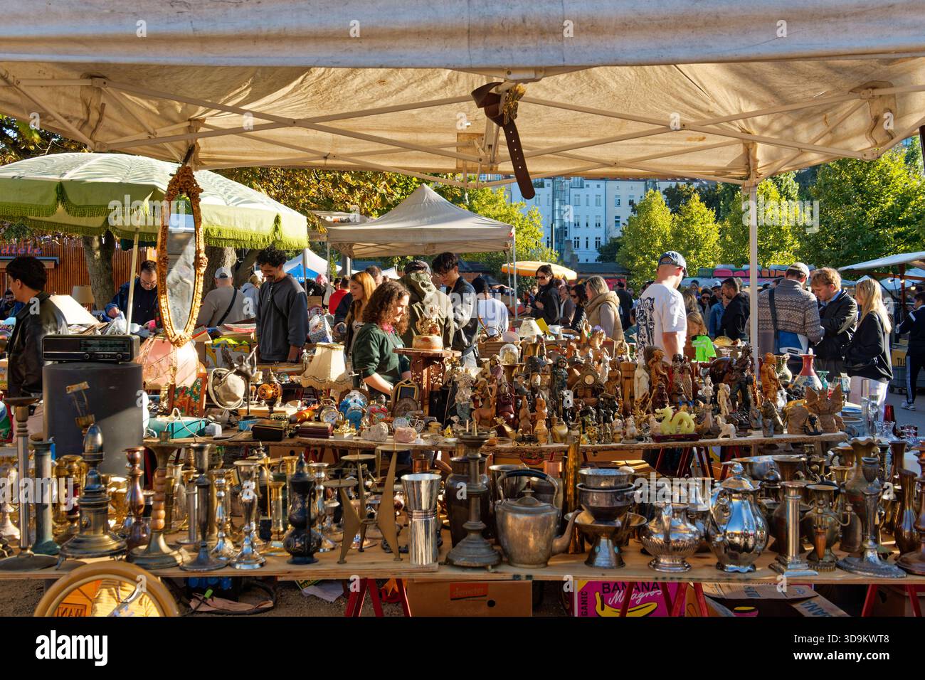 Mauerpark in Prenzlauer Berg, Flohmarkt, Berlin Mauerpark in Prenzlauer ...
